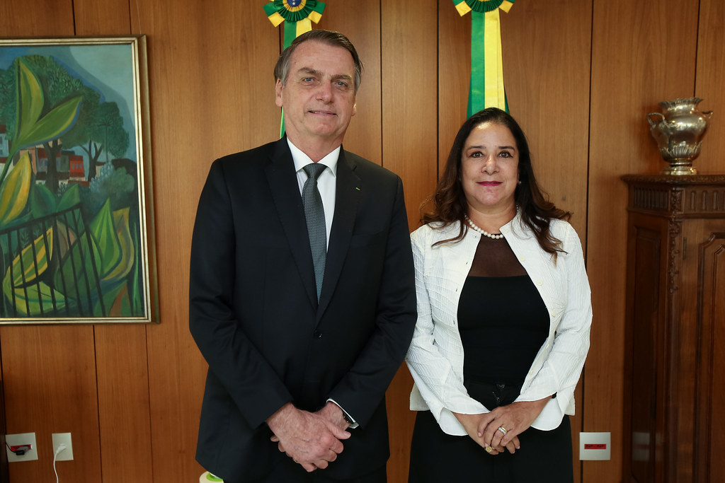 Universidade Gratuita: Beth Guedes, irmã de Paulo Guedes, visita ...